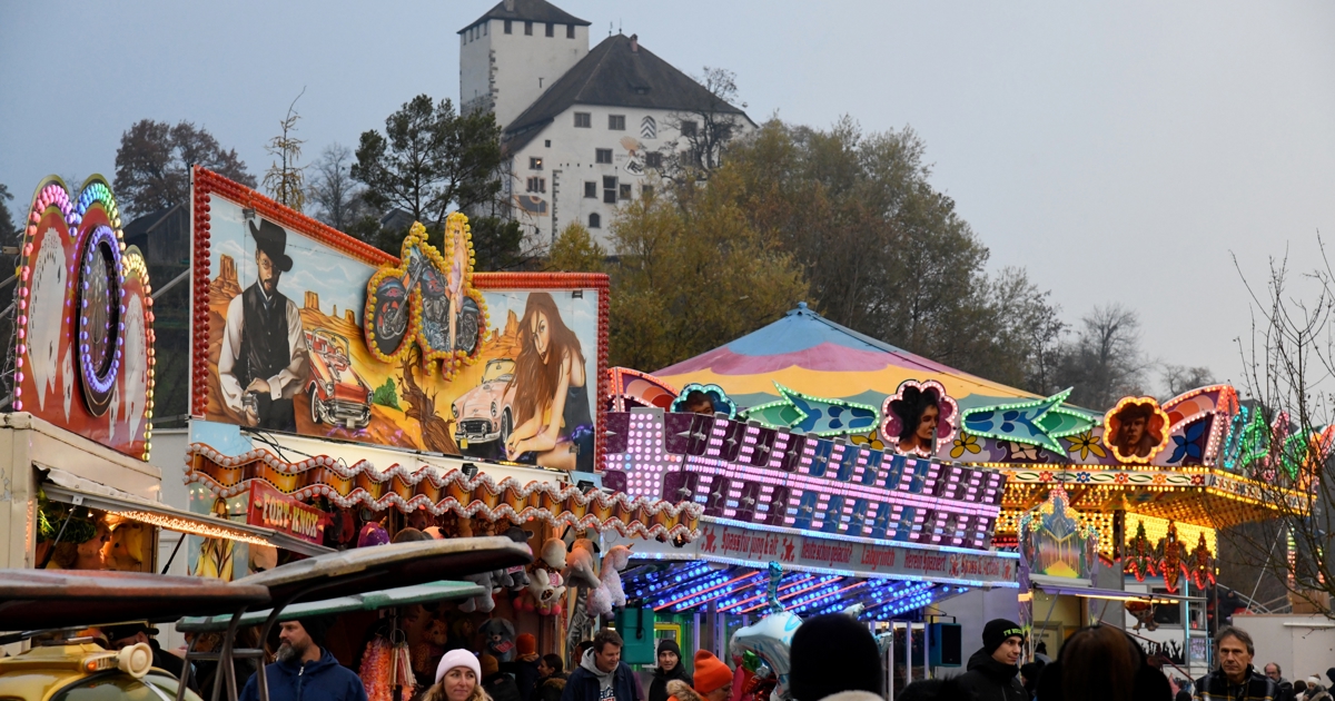 Buchser Jahrmarkt: Buntes Treiben auf dem Marktplatz | W&O
