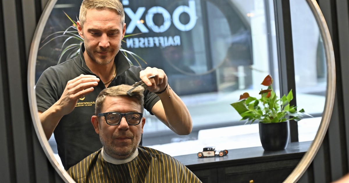 Bei diesem Herrencoiffeur müsste sich selbst der Papst hinten anstellen ...