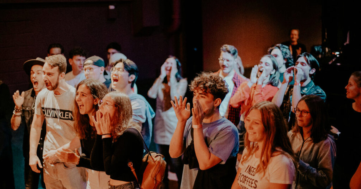 Das Publikum wählte die chilligen Vibes: Singer- Songwriter Cossmo aka ...