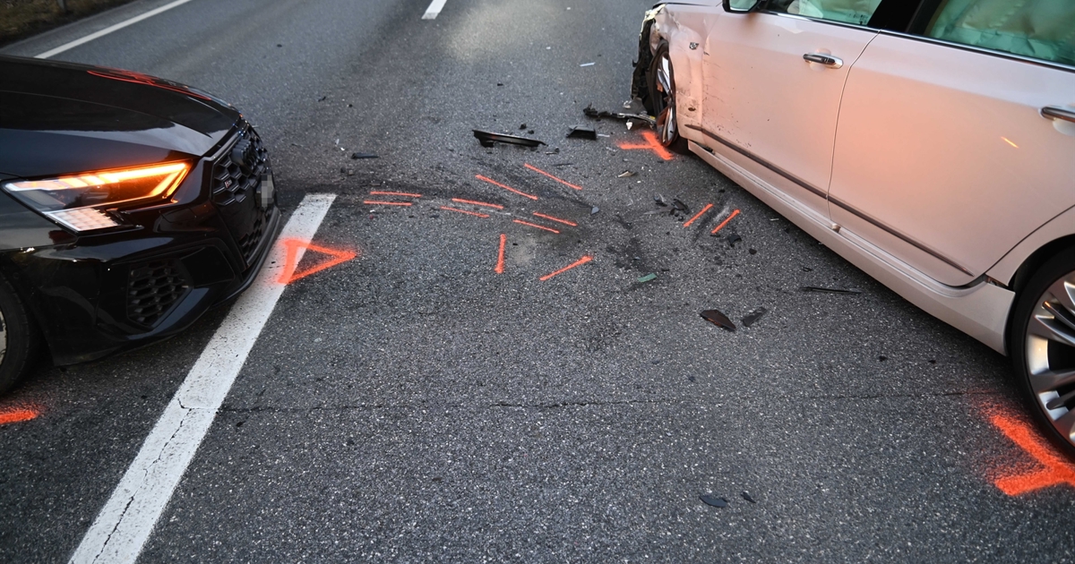 Mit vollbesetztem Auto auf Gegenfahrbahn geraten – fünf Verletzte | W&O